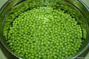 How to Blanch and Freeze Peas Fresh from the Garden